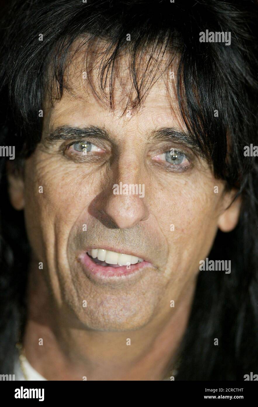 Rock singer alice cooper hi-res stock photography and images - Alamy