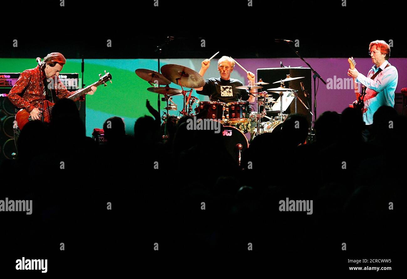 Eric clapton albert hall hi-res stock photography and images - Alamy