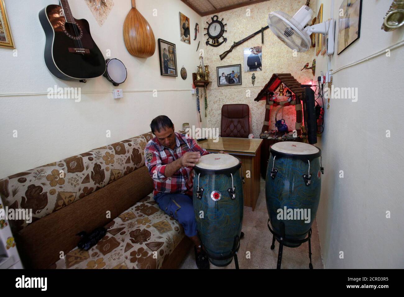 Iraq musical instruments hi-res stock photography and images - Alamy