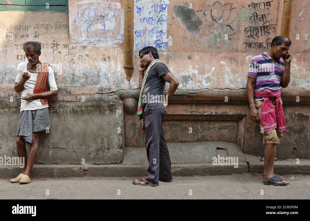 People working together poor hi-res stock photography and images - Alamy