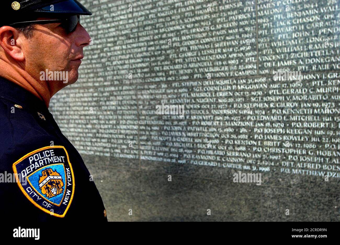Fallen nypd officer hi-res stock photography and images - Alamy