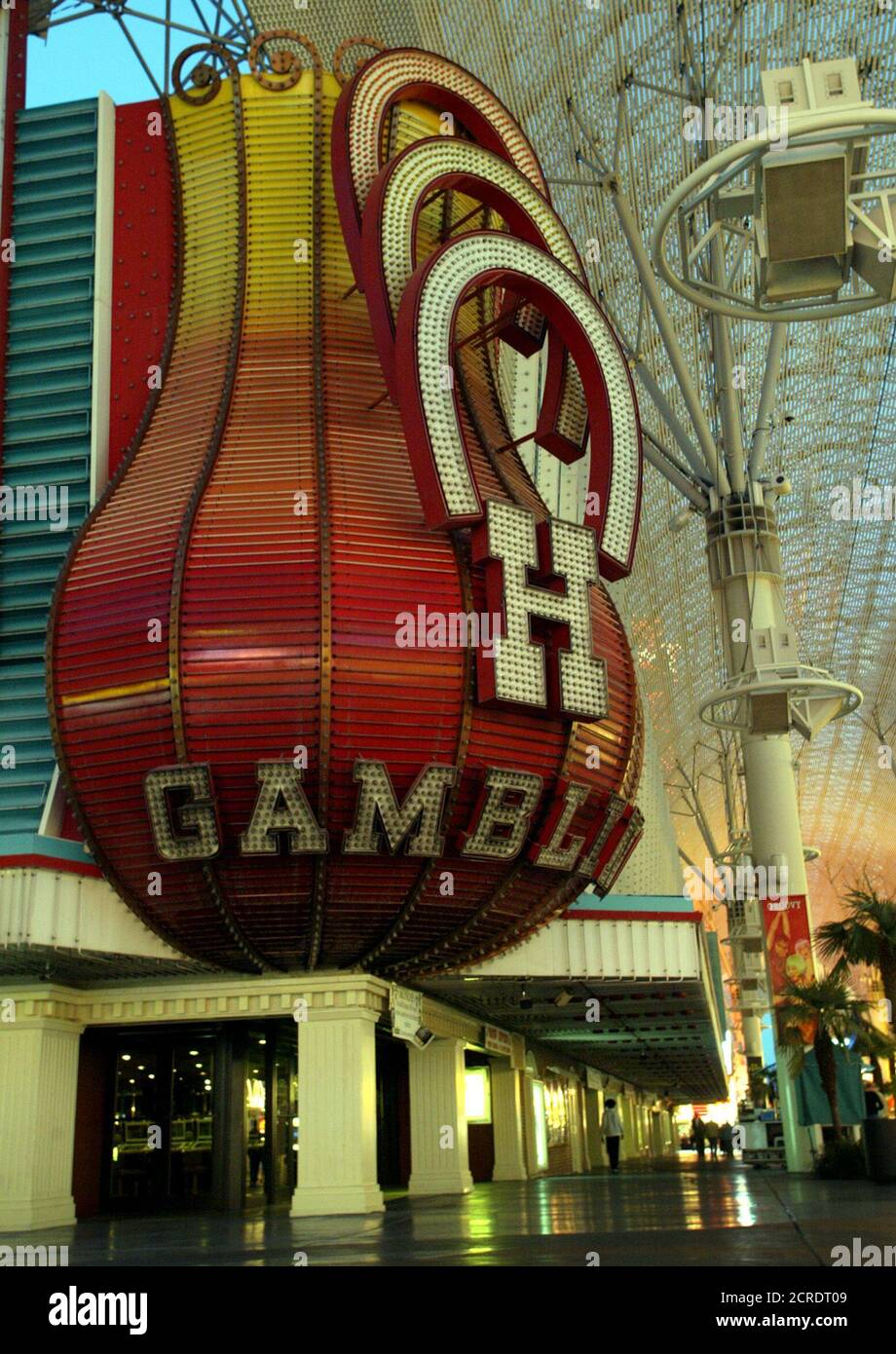 Old slot machines hi-res stock photography and images - Alamy