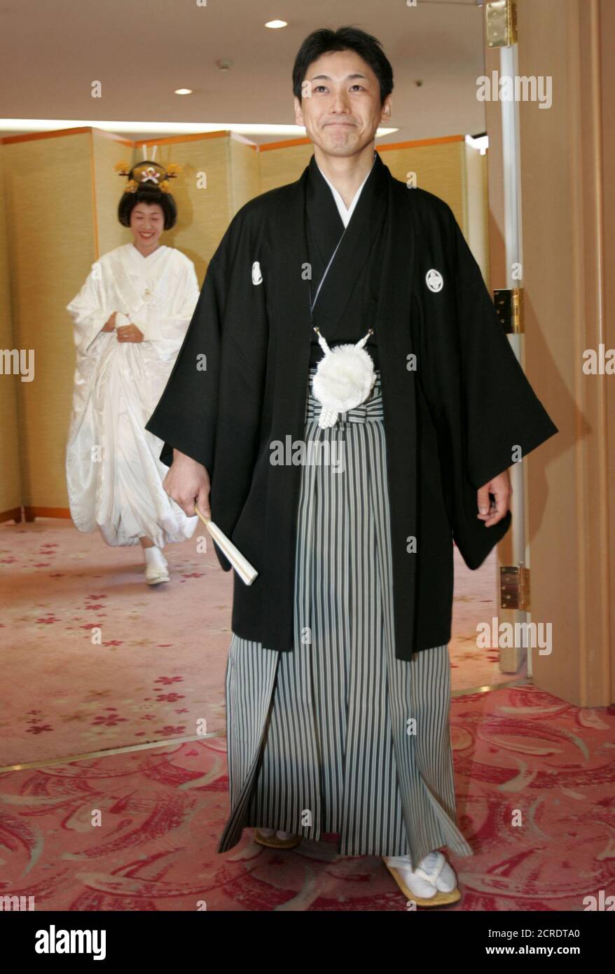 Japanese traditional wedding attire hi-res stock photography and images ...