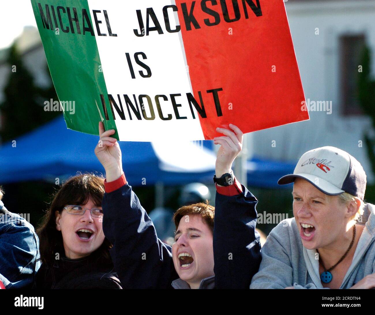 Michael Jackson fans cheer as Jackson arrives at the Santa Barbara ...