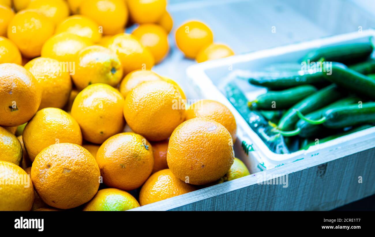 a pack of oranges in a supermarket Stock Photo - Alamy