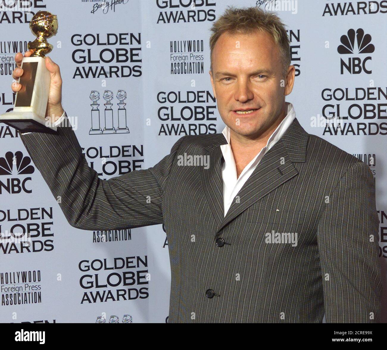 2002 golden globes hi-res stock photography and images - Alamy
