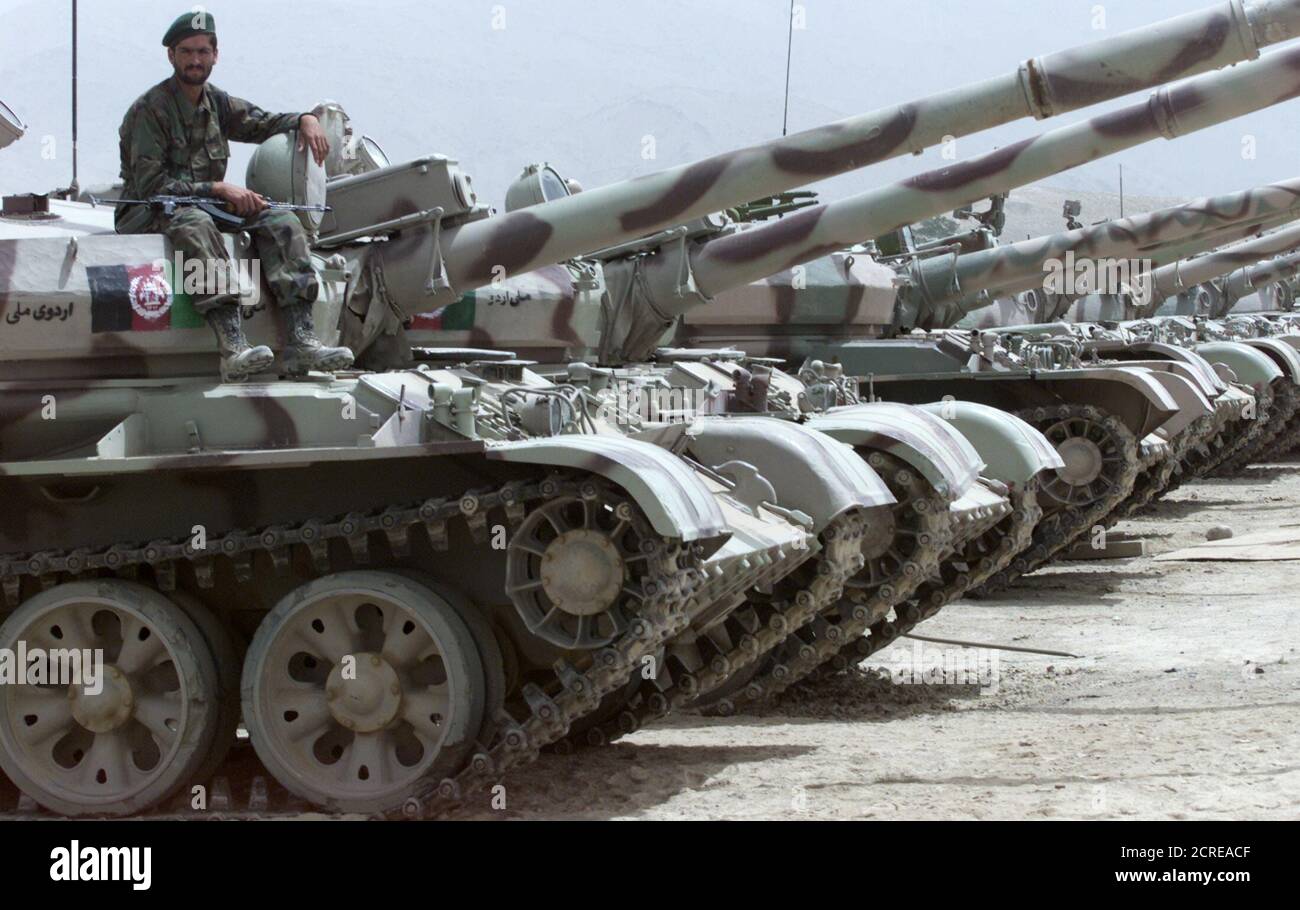 Poses atop a tank hi-res stock photography and images - Alamy