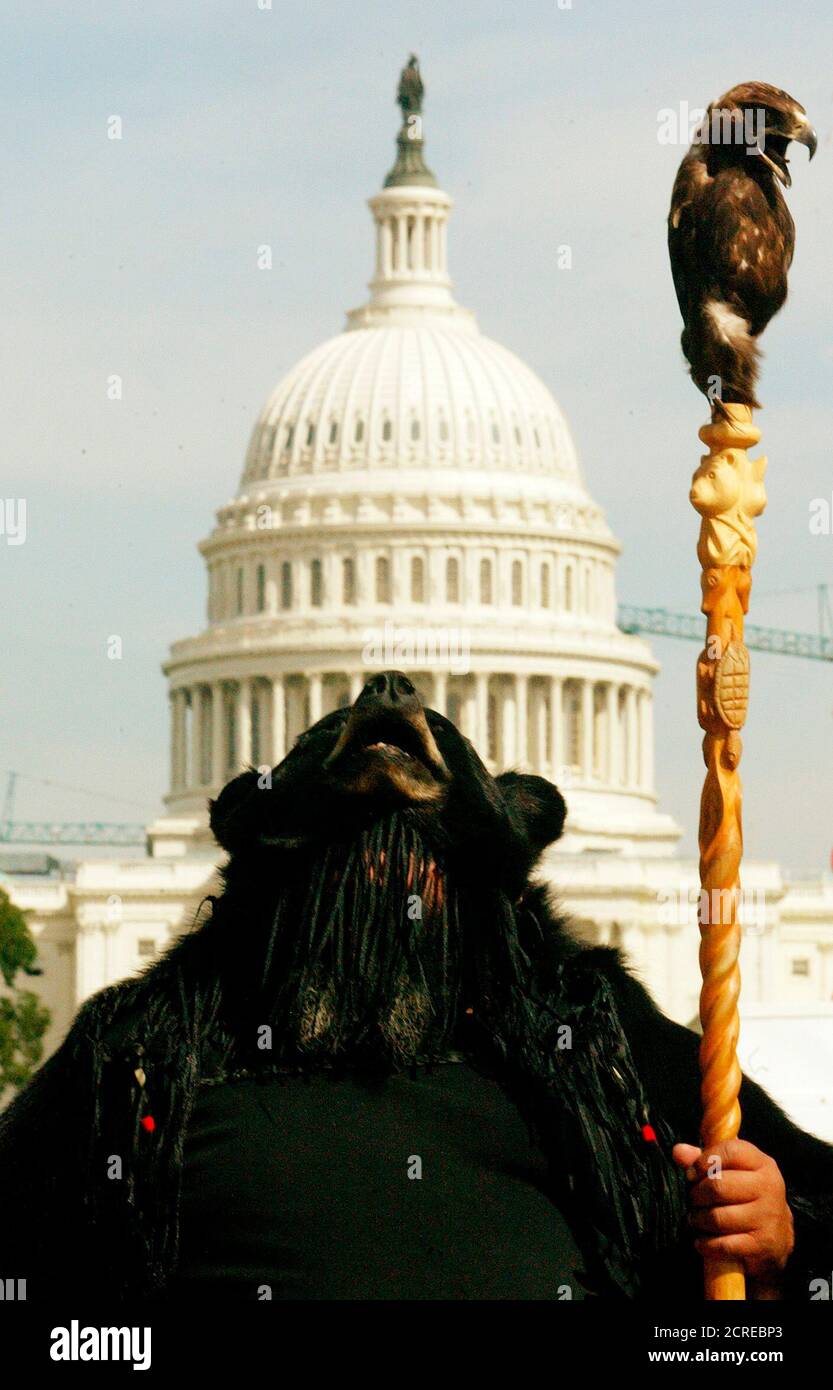 Eagle staff native american hi-res stock photography and images - Alamy