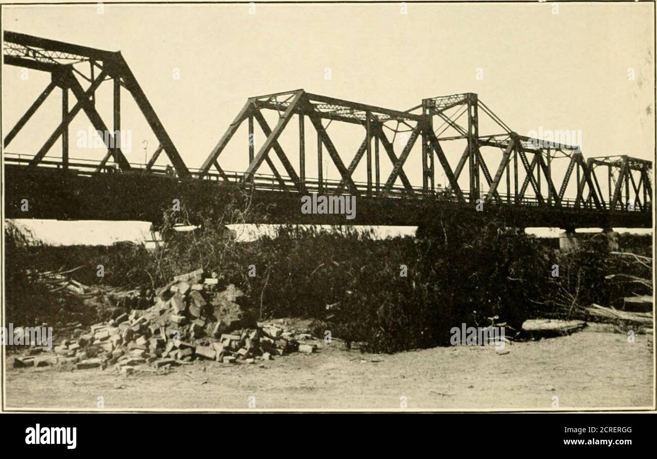 Laredo railroad bridge hi-res stock photography and images - Alamy