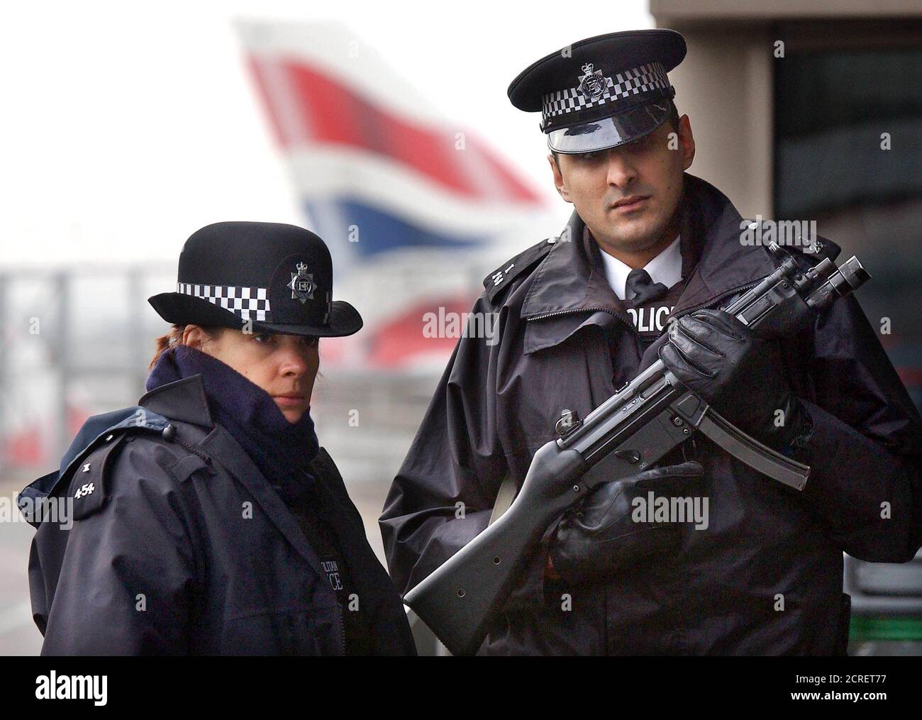 Armed police at heathrow airport hi-res stock photography and images ...