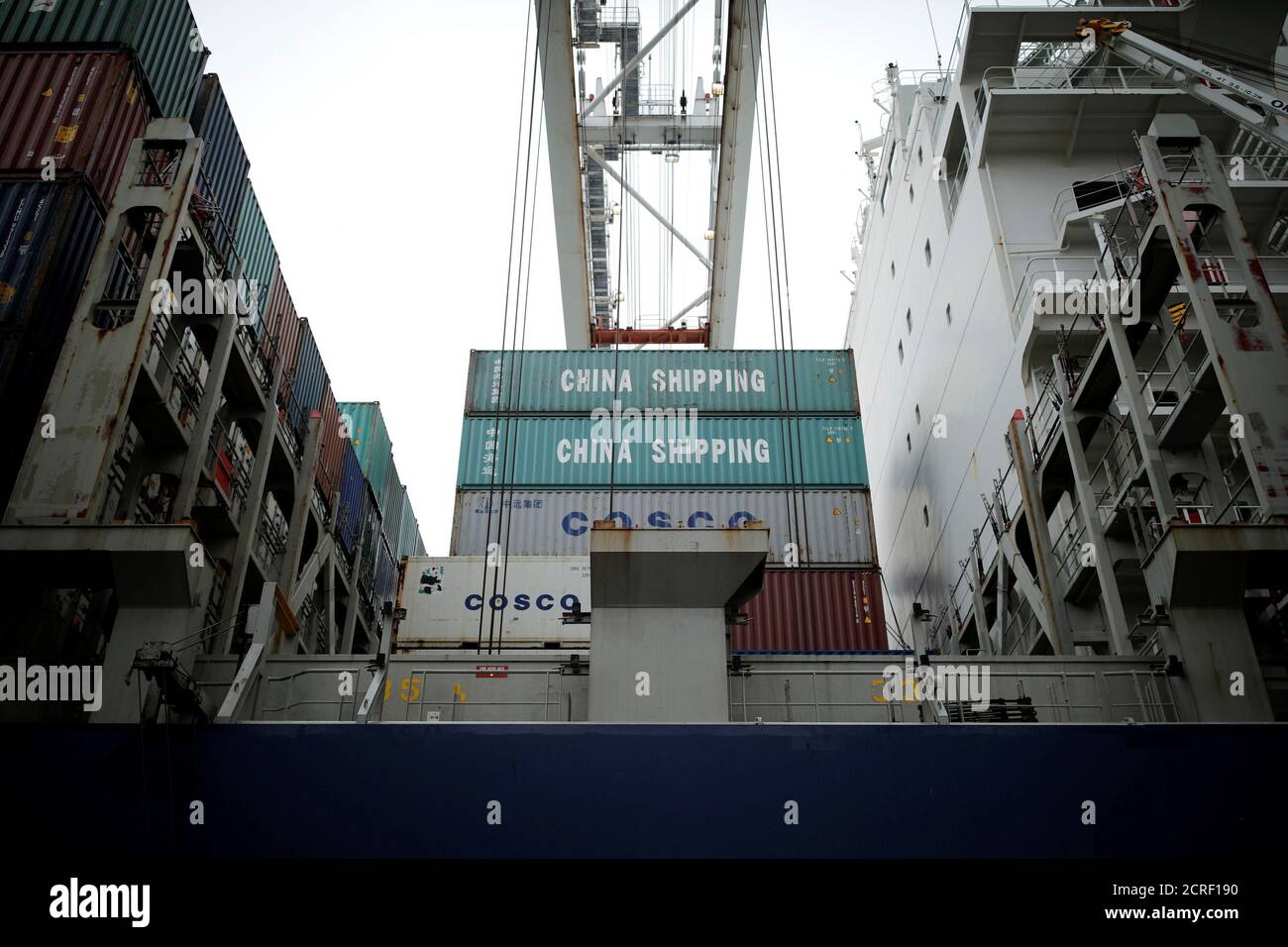 China shipping container lines hi-res stock photography and images - Alamy