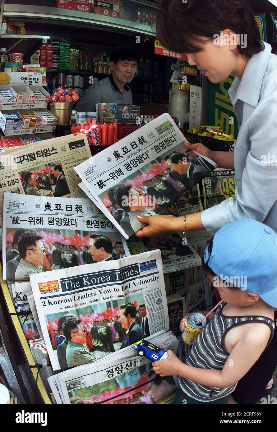 Historic newspaper front pages hi-res stock photography and images - Alamy