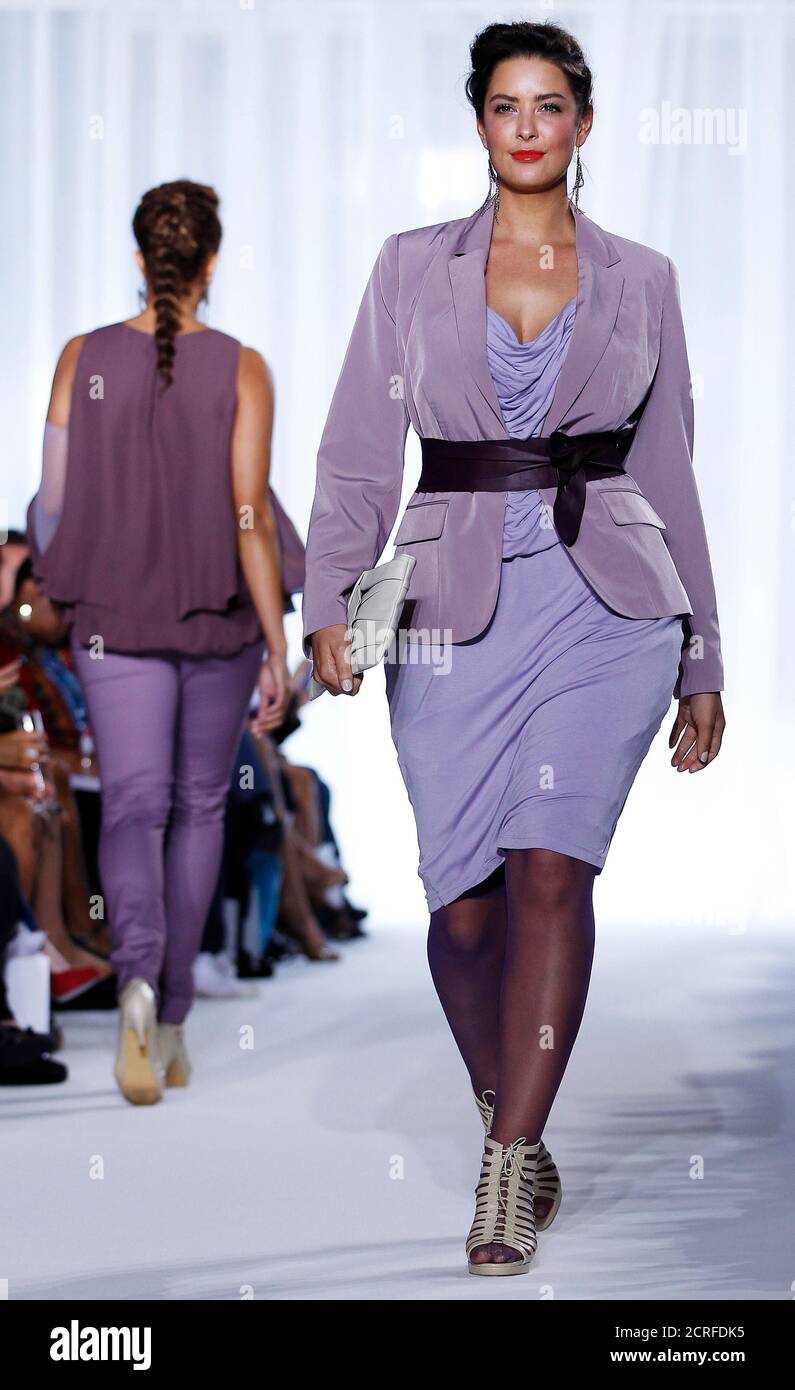 Plus sized models hi-res stock photography and images - Alamy