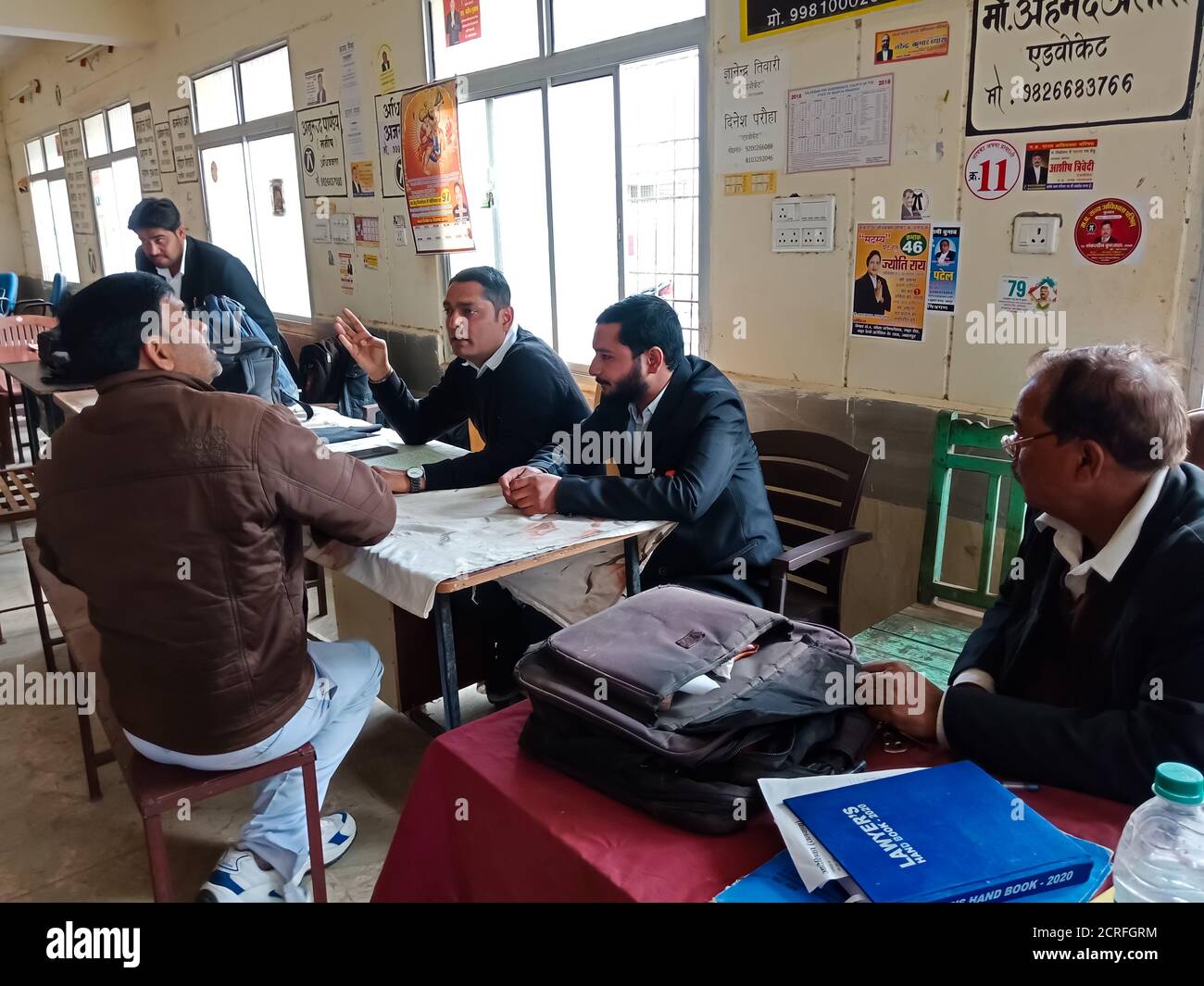Indian courtroom lawyers hi-res stock photography and images - Alamy