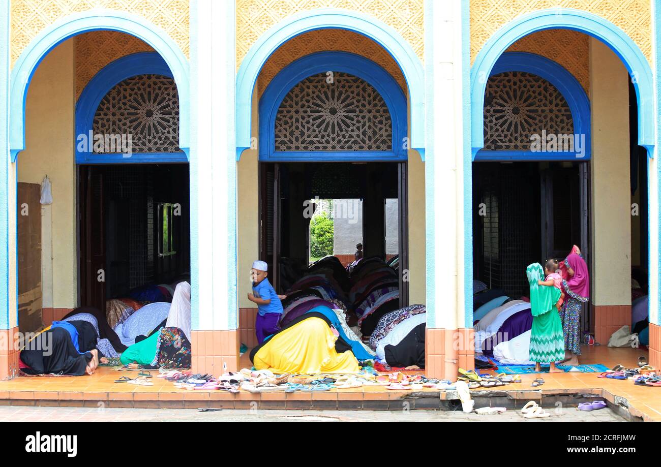 Blue mosque in taguig city hi-res stock photography and images - Alamy
