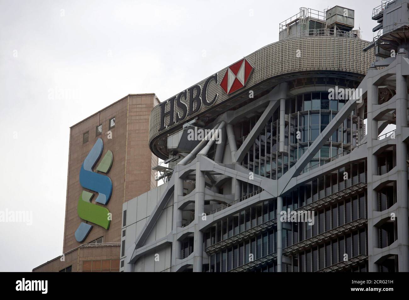 Standard chartered logos hi-res stock photography and images - Alamy