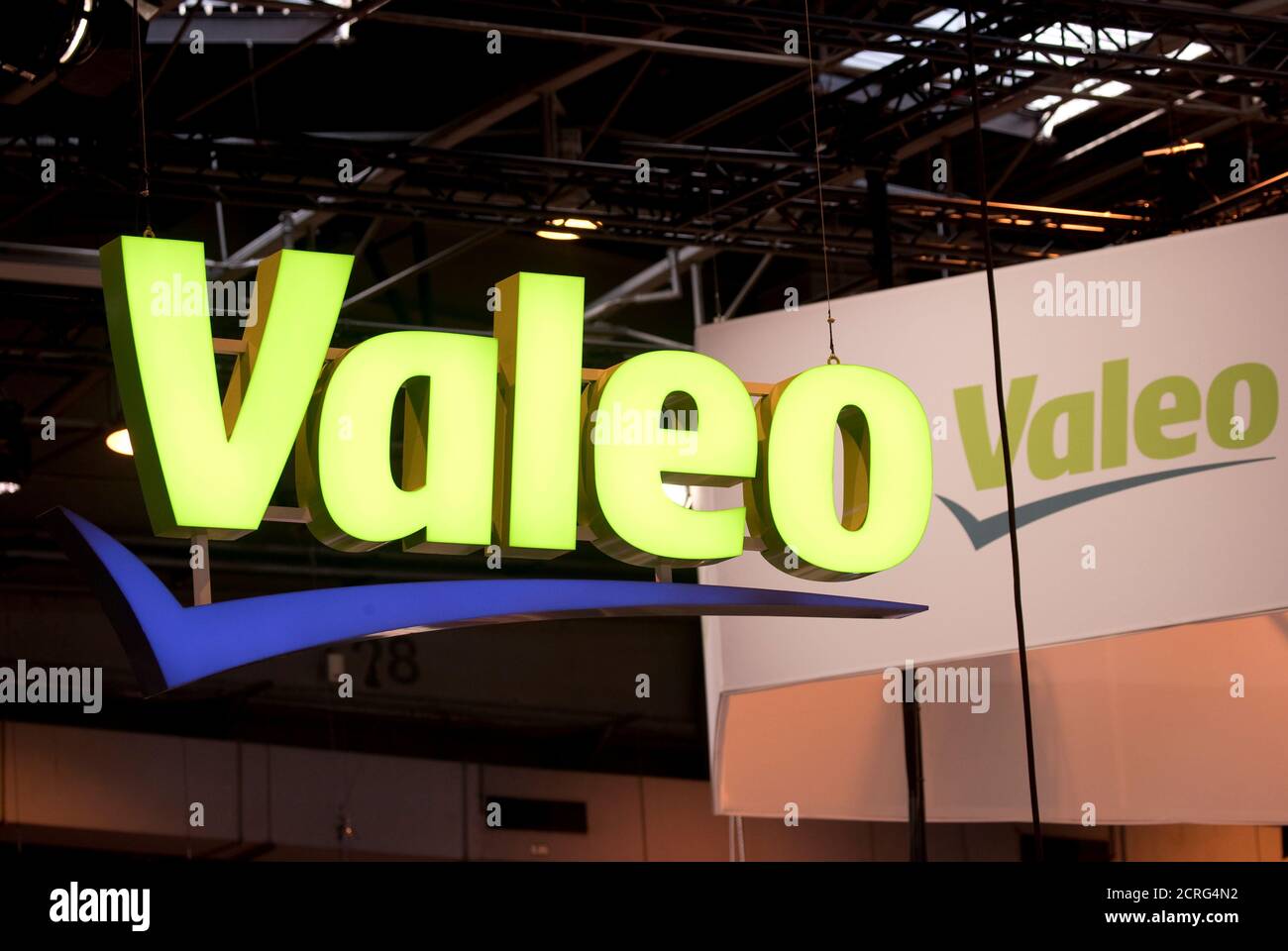 Valeo logo hi-res stock photography and images - Alamy