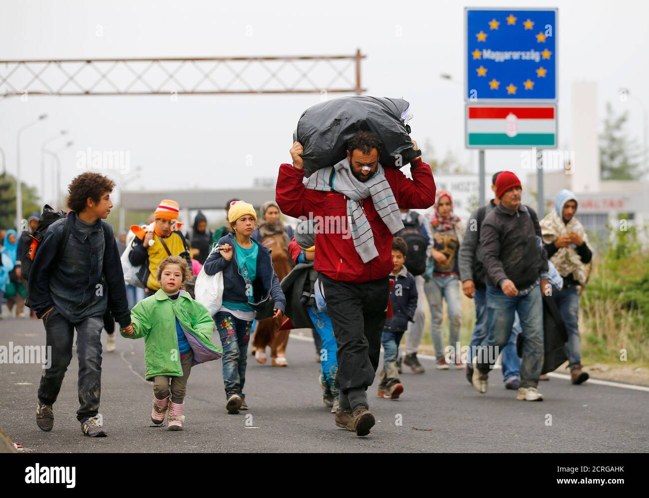 People bring belongings hi-res stock photography and images - Alamy