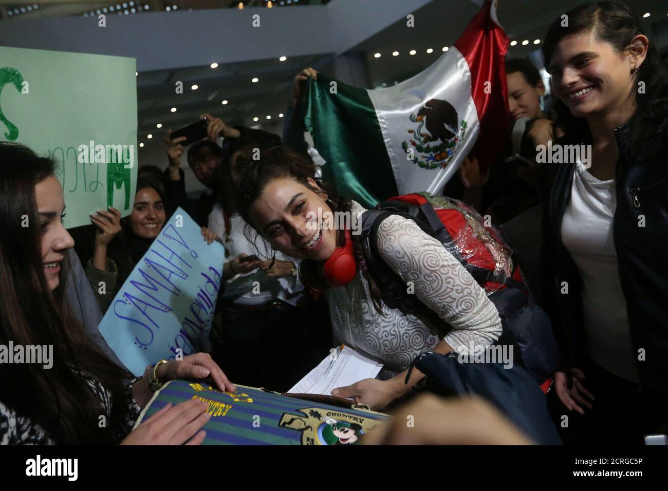 Group of foreign students airport hi-res stock photography and images ...