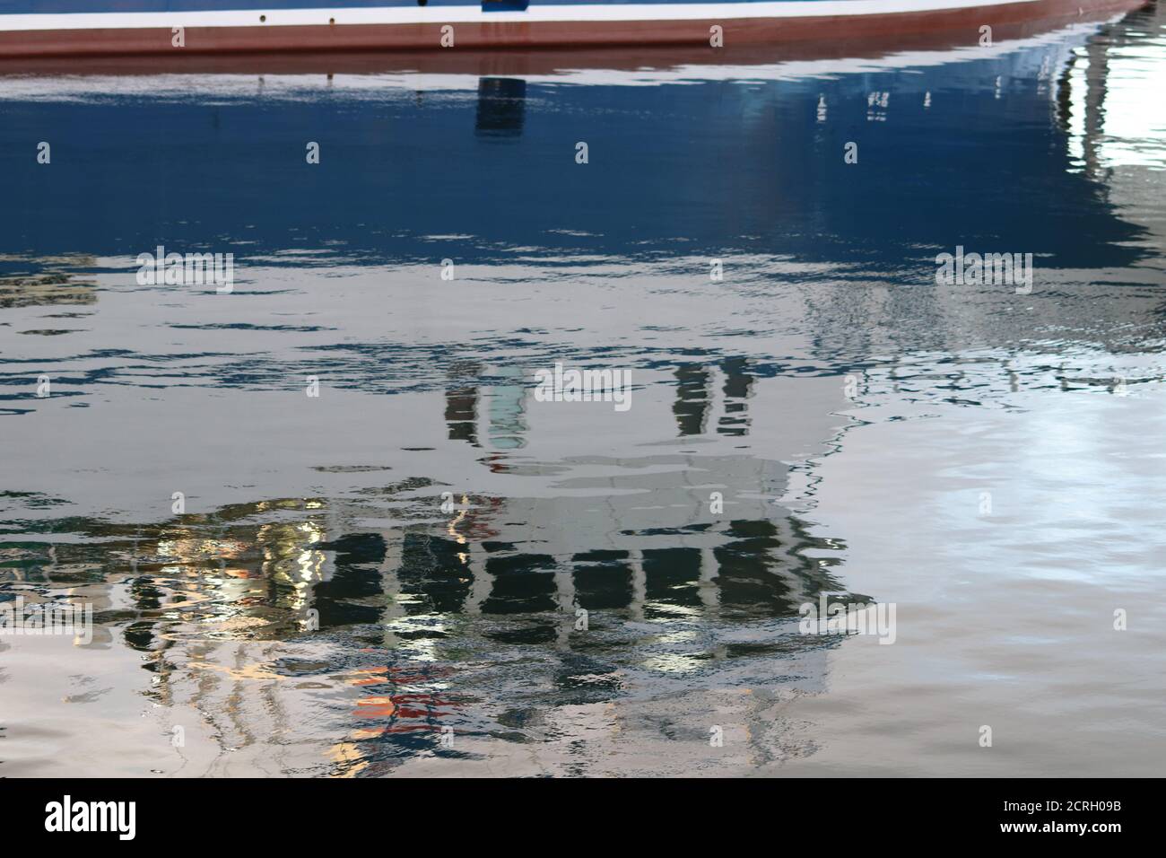 Hull dock reflections hi-res stock photography and images - Alamy