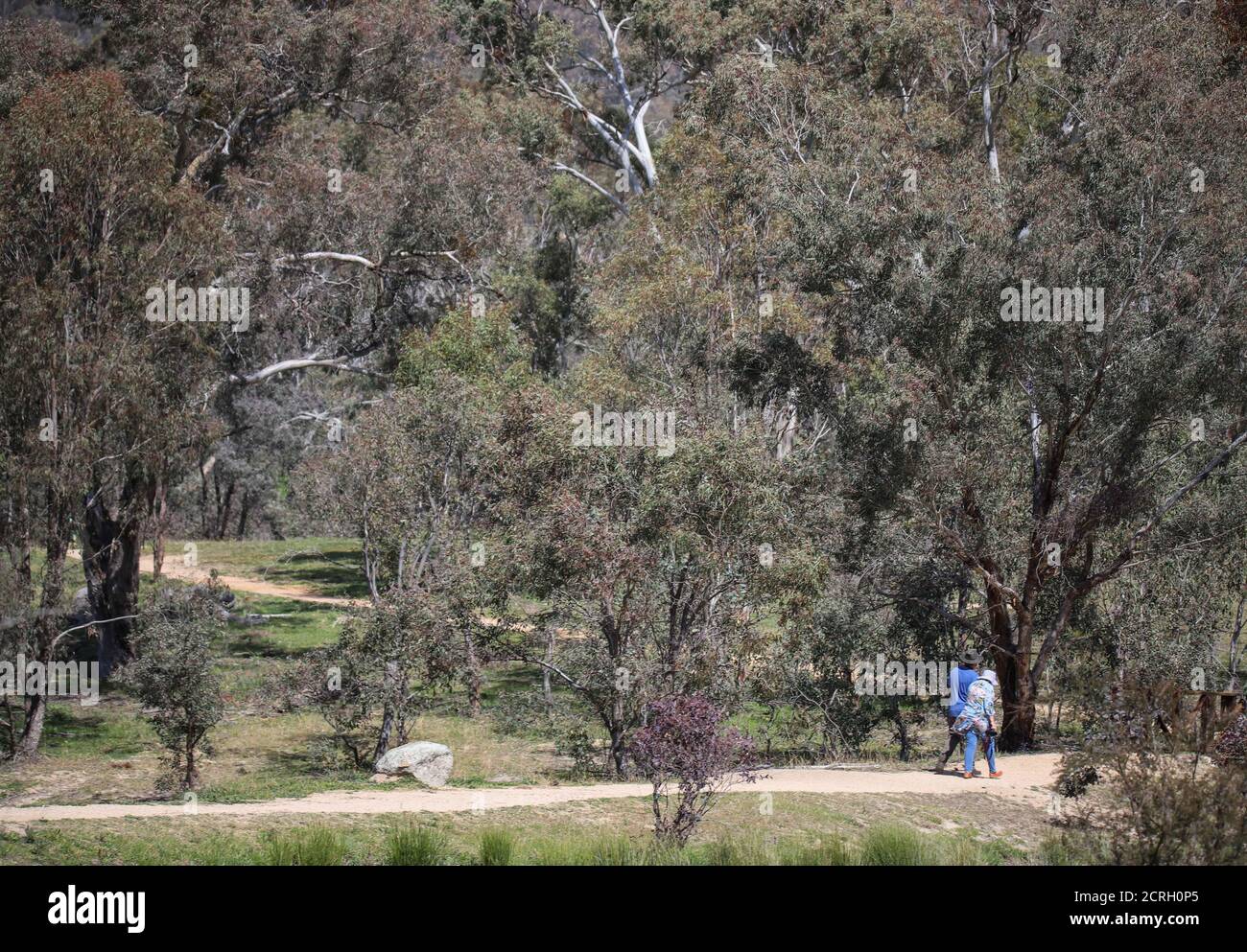 Canberra. 16th Sep, 2020. Photo taken on Sept. 16, 2020 shows people ...