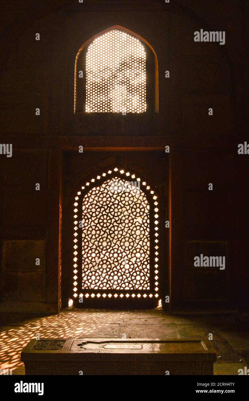 Humayun tomb reflection water hi-res stock photography and images - Alamy