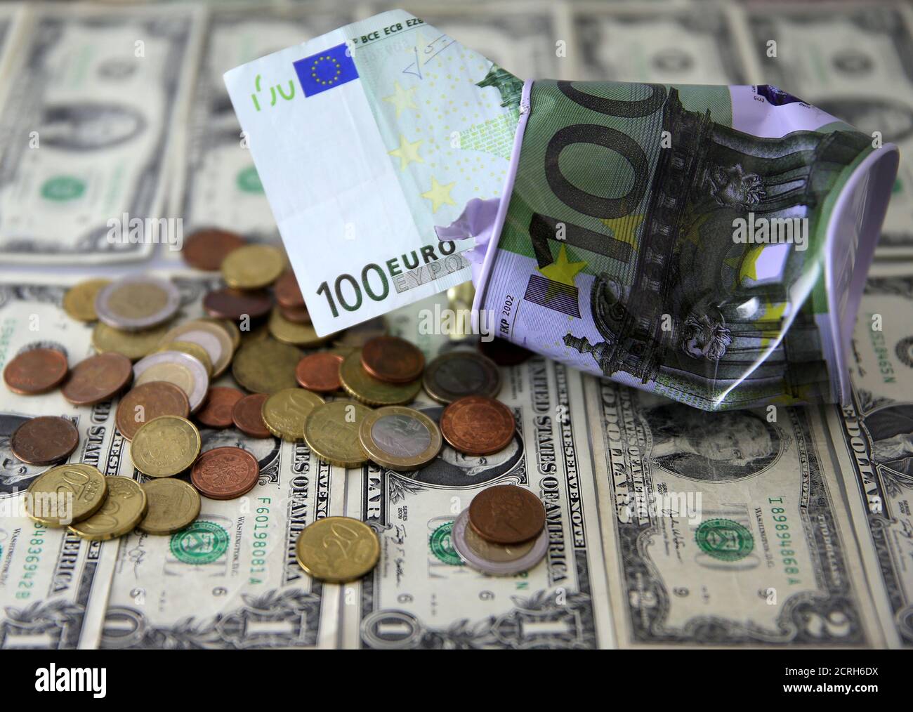 Dado box hi-res stock photography and images - Alamy