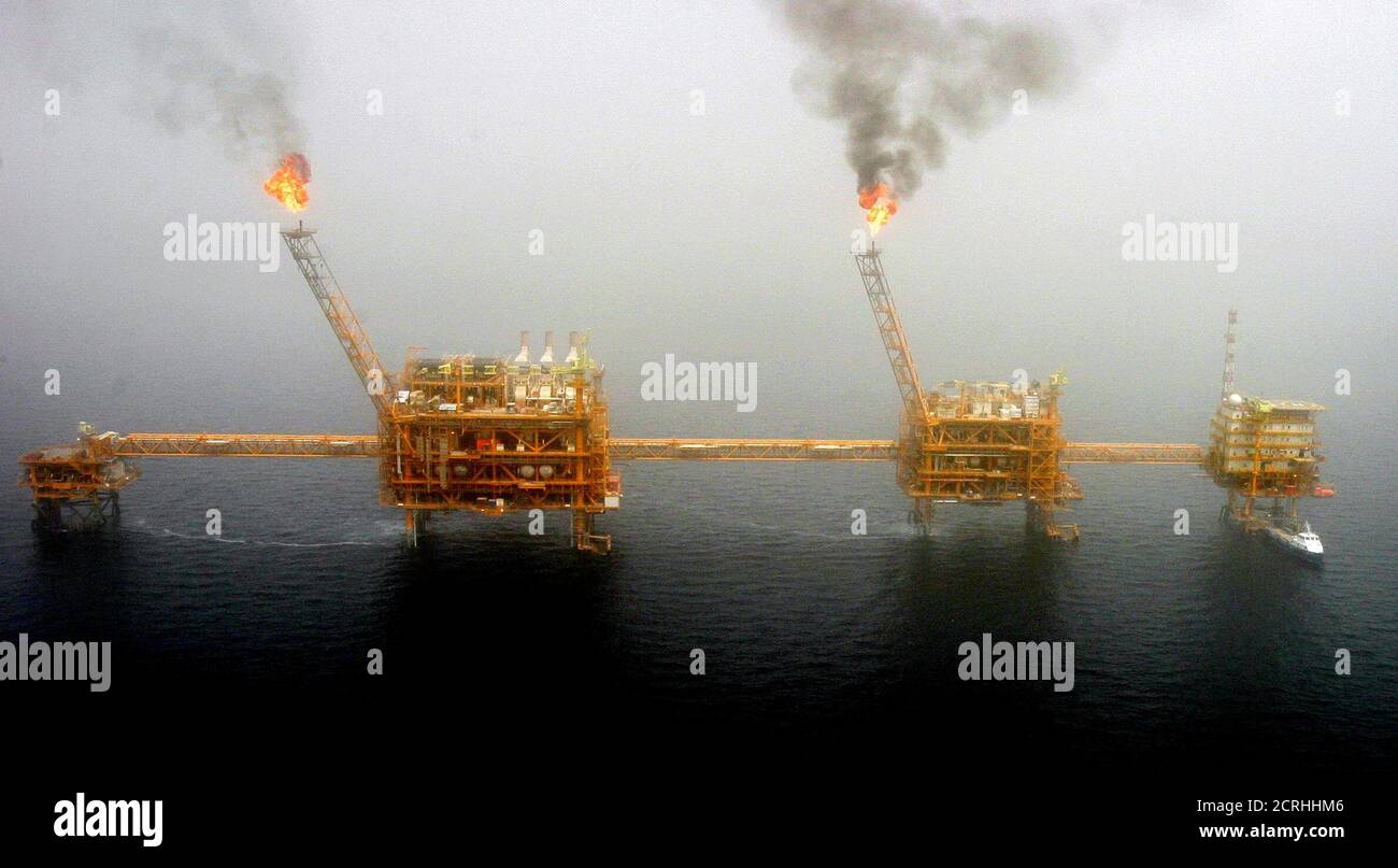 Iran oil fields hi-res stock photography and images - Alamy