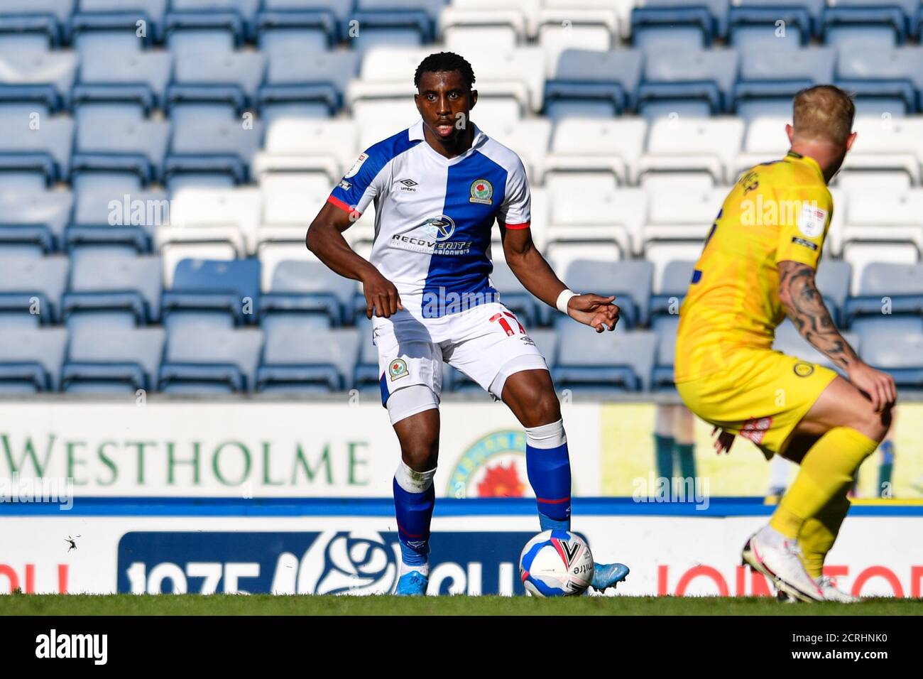 Amari'i Bell (17) of Blackburn Rovers looks for a pass Stock Photo - Alamy