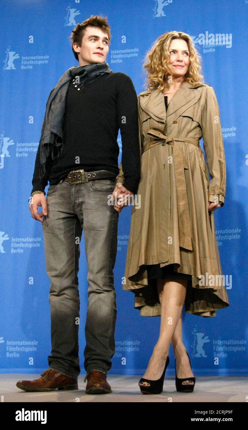 Michelle pfeiffer and rupert friend hi-res stock photography and images ...
