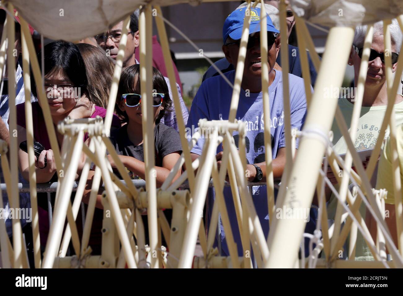 Onlookers in museum hi-res stock photography and images - Alamy