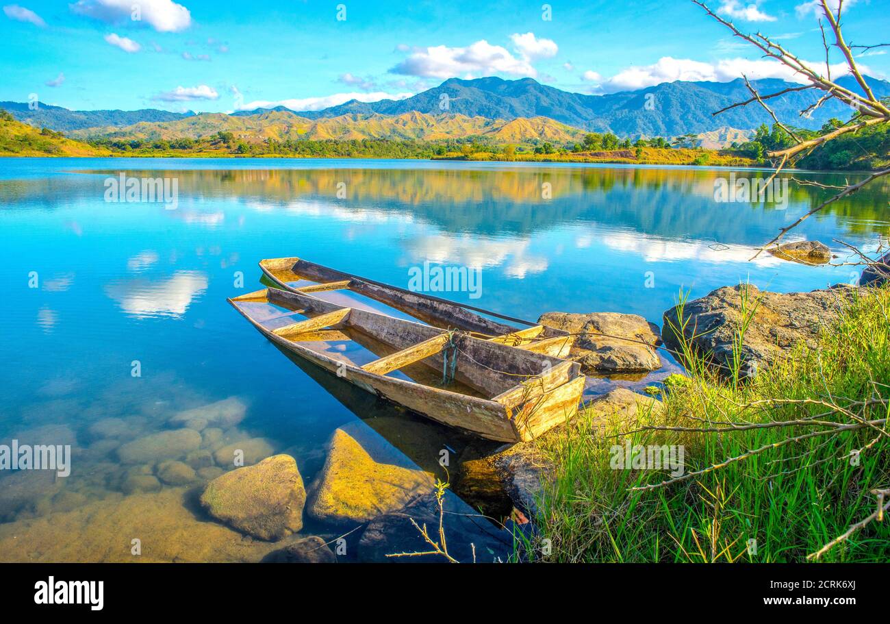 Abandoned Boats, Pantabangan Dam, Nueva Ecija, Philippines Stock Photo ...