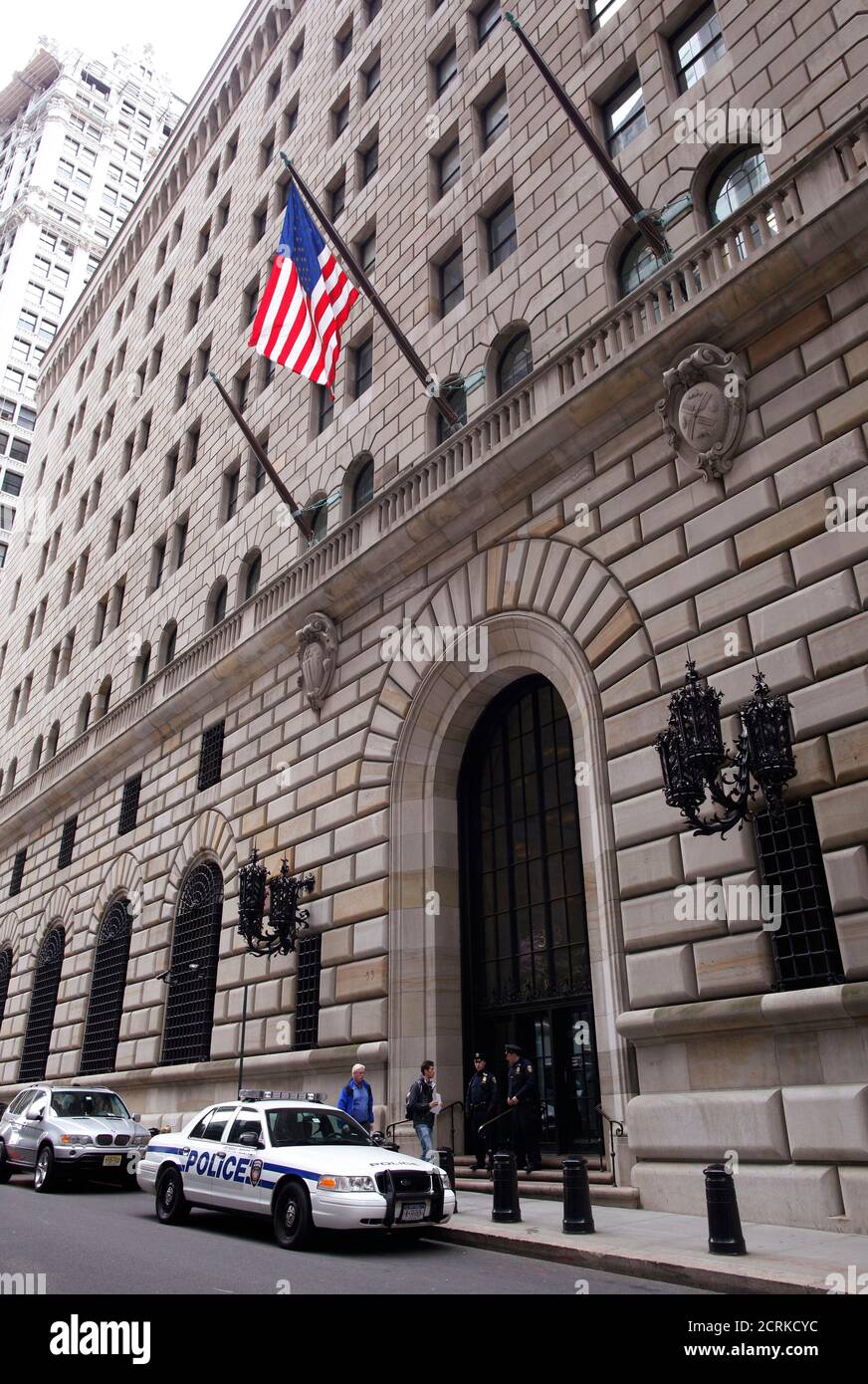 Federal reserve bank of new york hi-res stock photography and images ...
