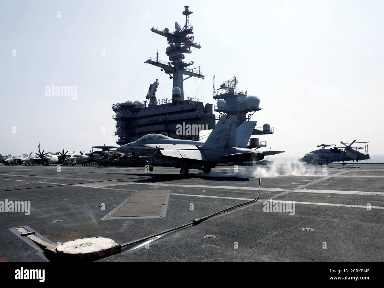 Tail hook aircraft hi-res stock photography and images - Alamy