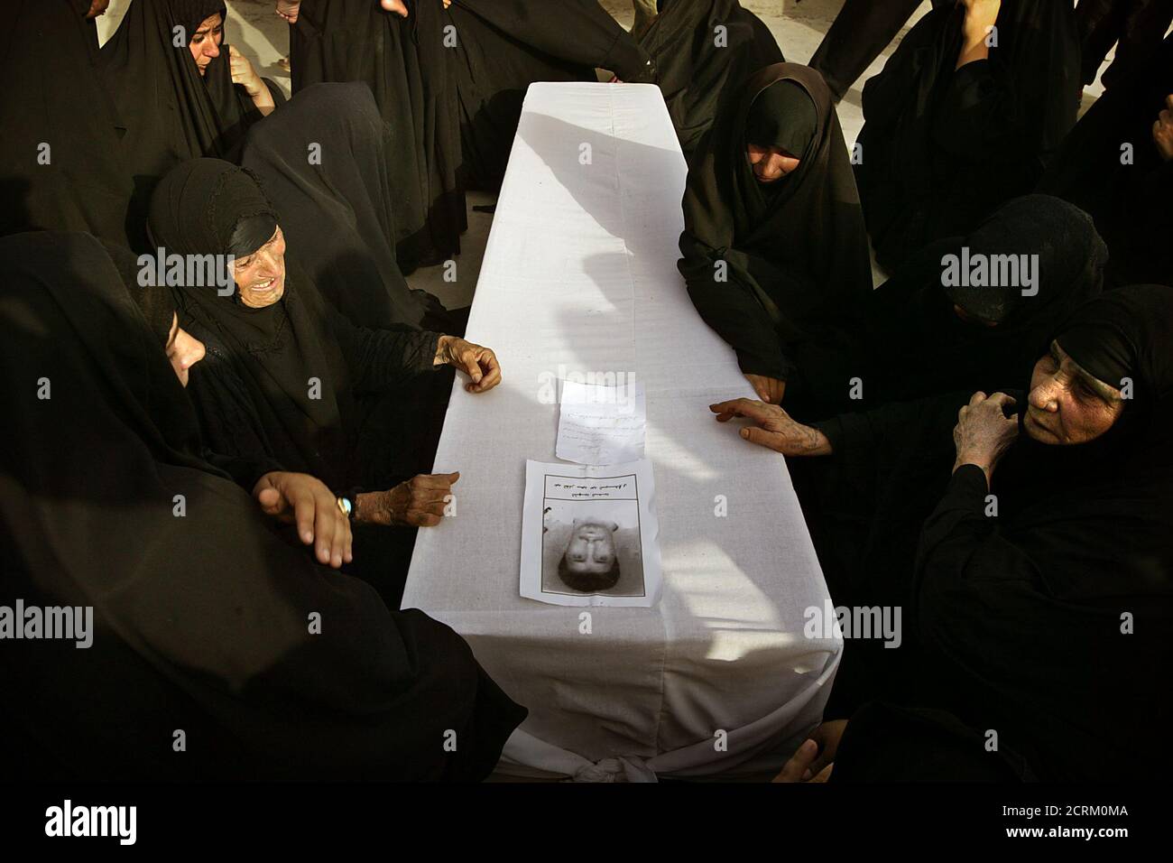 Grave coffin dug hi-res stock photography and images - Alamy