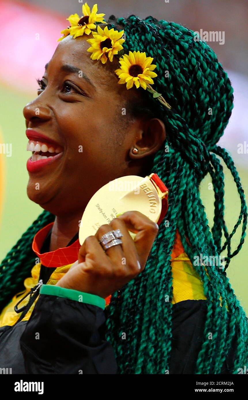 Shelly ann fraser pryce medal hi-res stock photography and images - Alamy