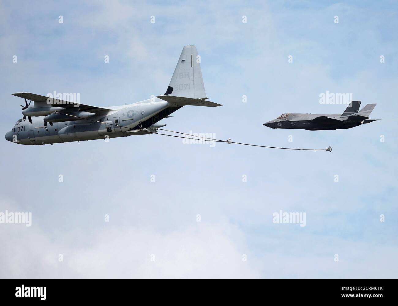 F 35b refuelling hi-res stock photography and images - Alamy