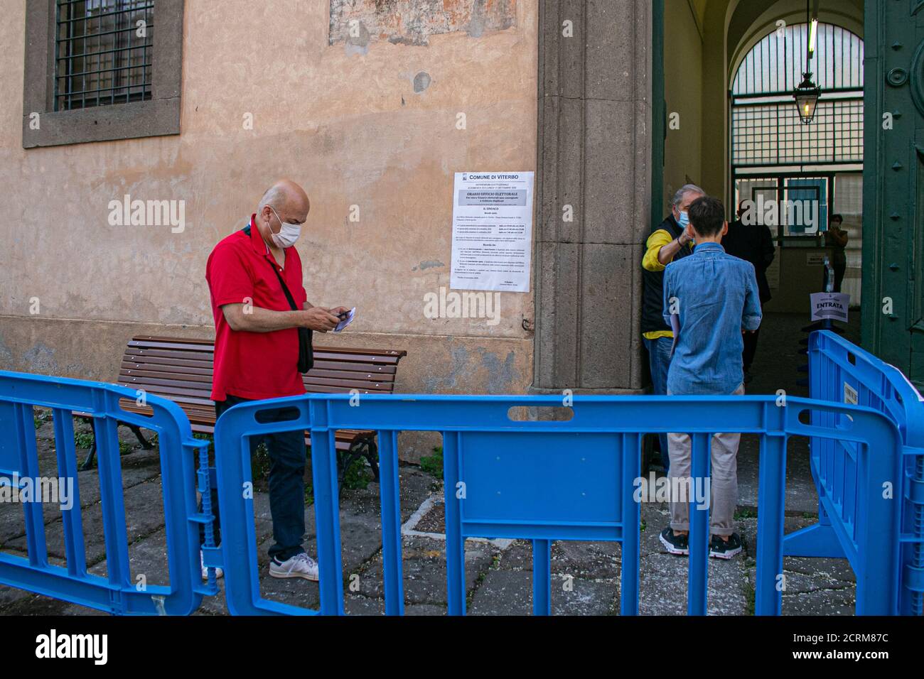 Parliament voting queue 2020 hi-res stock photography and images - Alamy