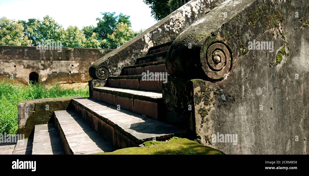 India tourist attraction kingdom architecture, stair Fort at green ...