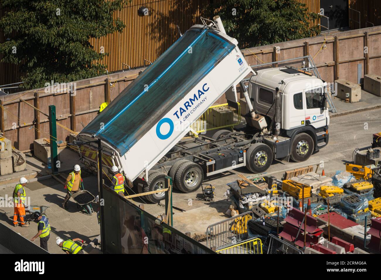 Tipper lorry hi-res stock photography and images - Alamy
