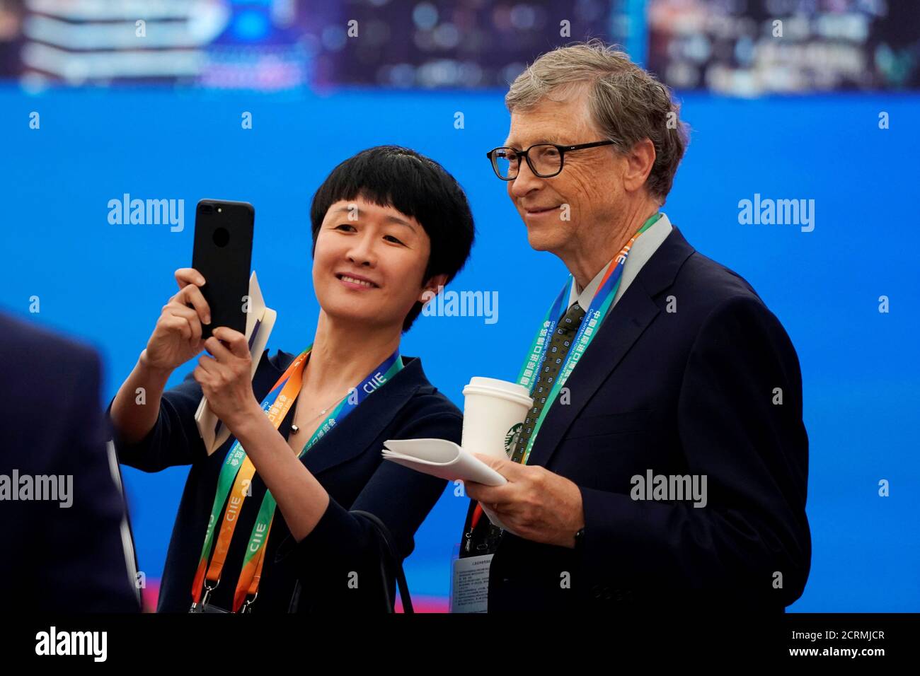Microsoft founder bill gates poses hi-res stock photography and images ...