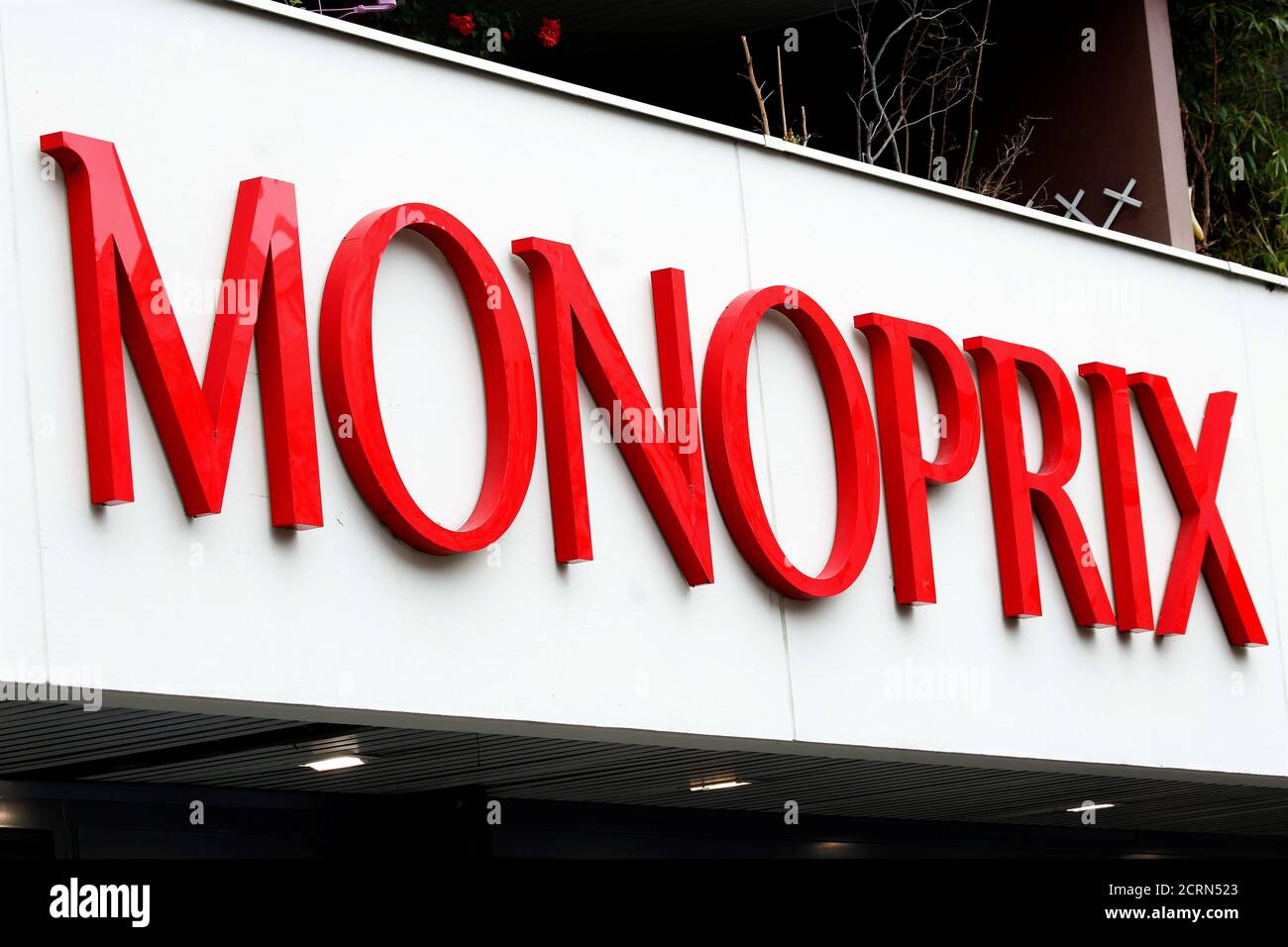Logo monoprix hi-res stock photography and images - Alamy