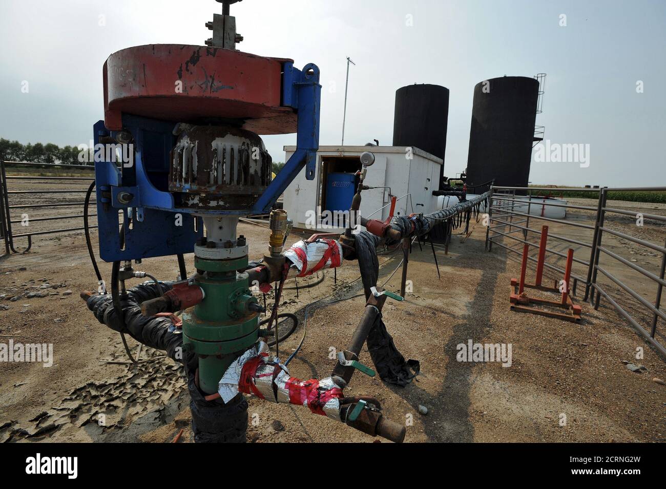 Saudi oil wells hi-res stock photography and images - Alamy