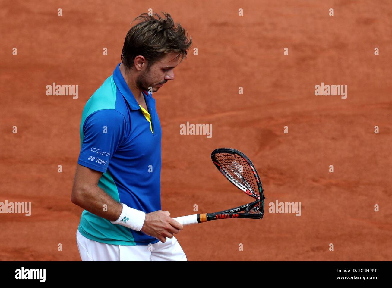 Broken tennis racket hi-res stock photography and images - Alamy