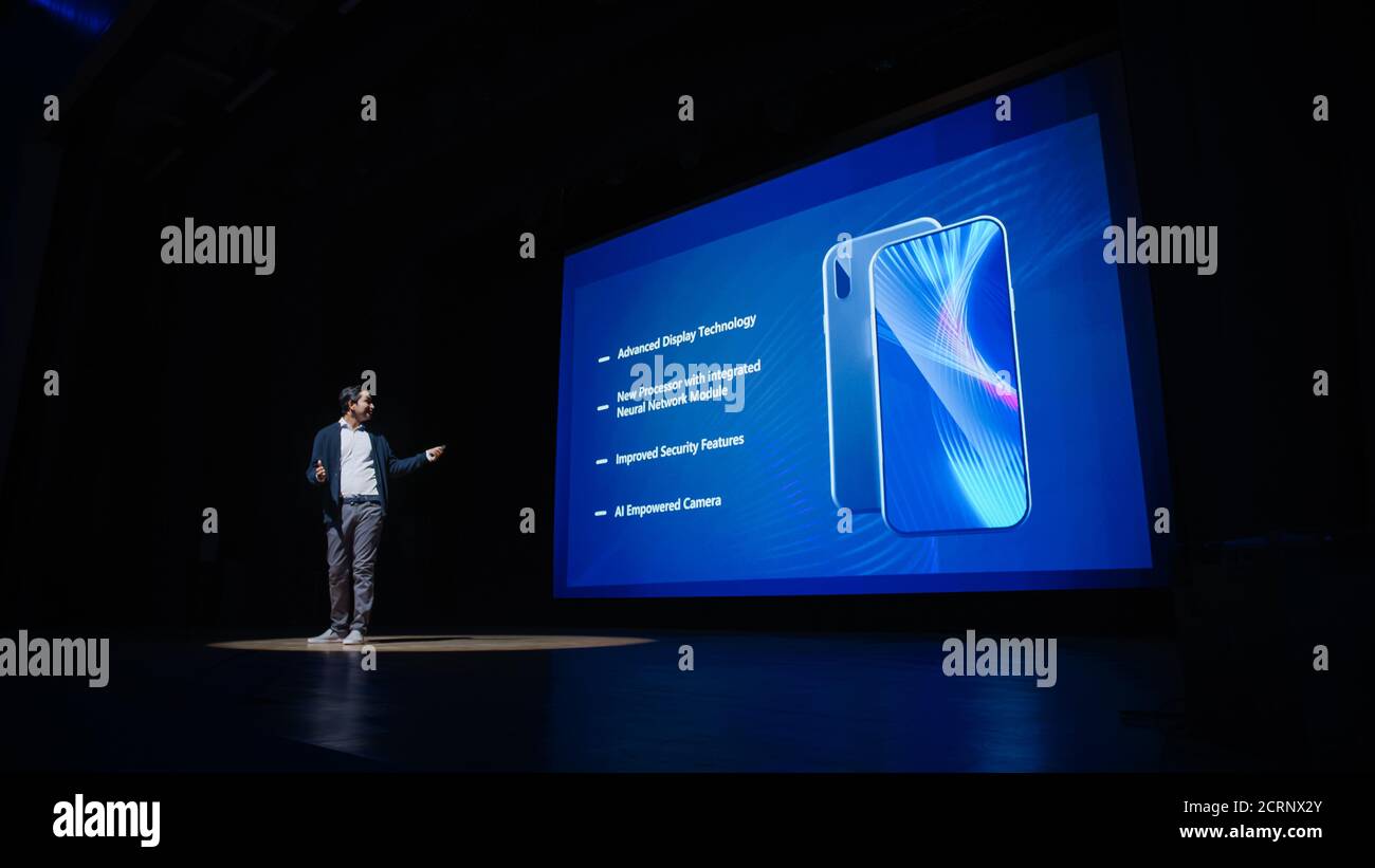 Live stage presents smartphone hi-res stock photography and images - Alamy