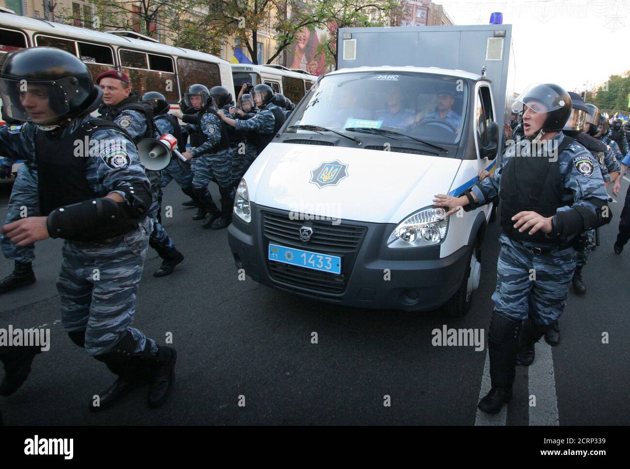 Riot police uk vehicle High Resolution Stock Photography and Images - Alamy