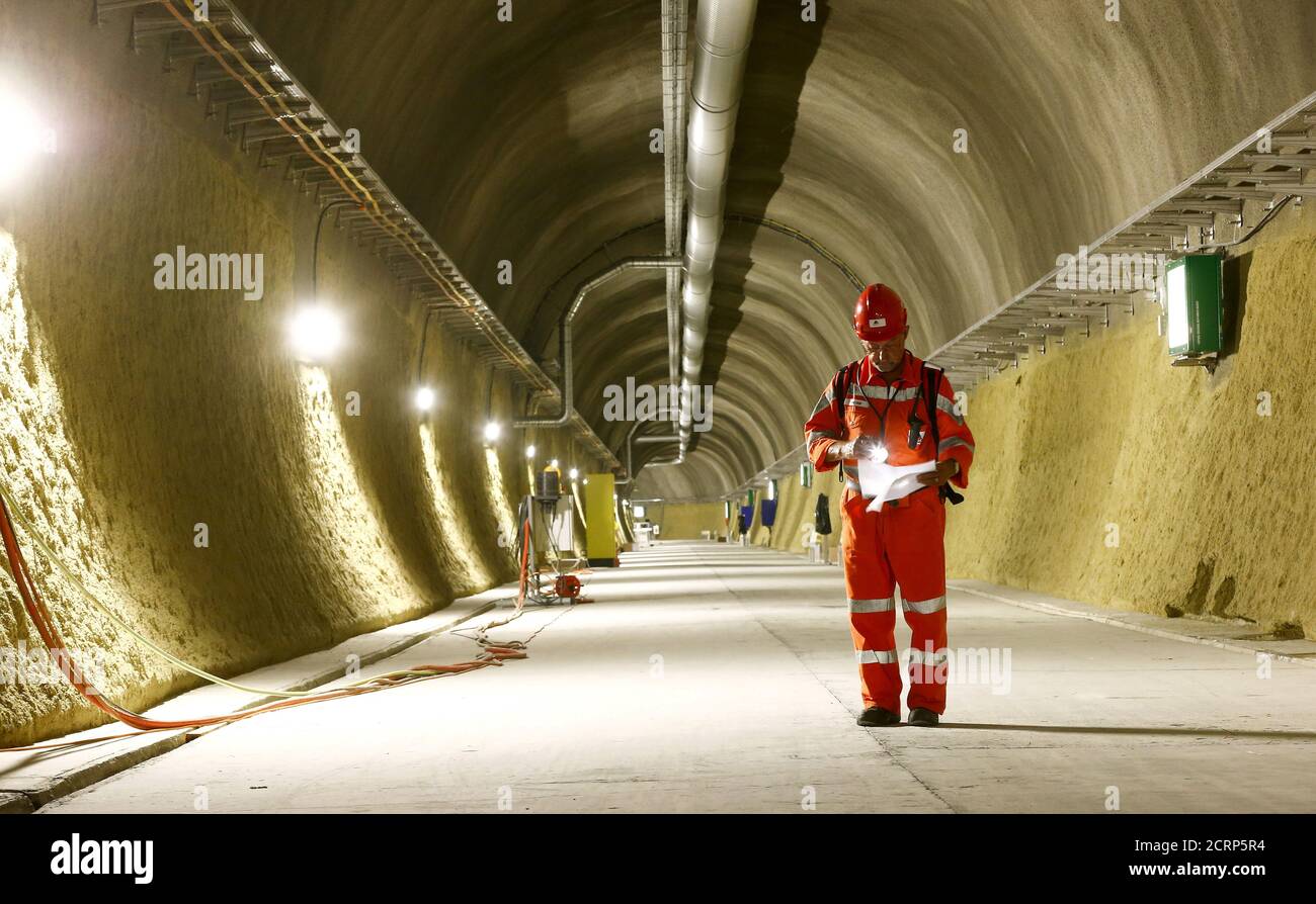 Parallel tunnels hi-res stock photography and images - Alamy