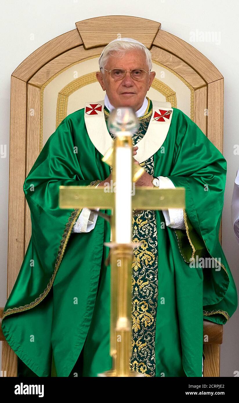 Padre pio mass hi-res stock photography and images - Alamy