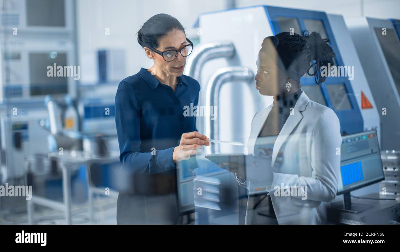 Digital communication manufacturing hi-res stock photography and images ...