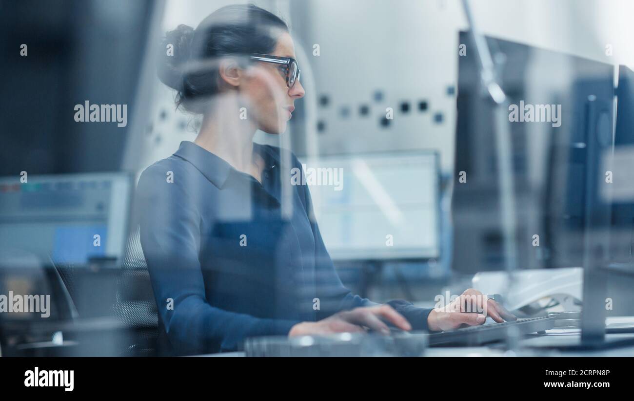 Using glass in construction hi-res stock photography and images - Alamy